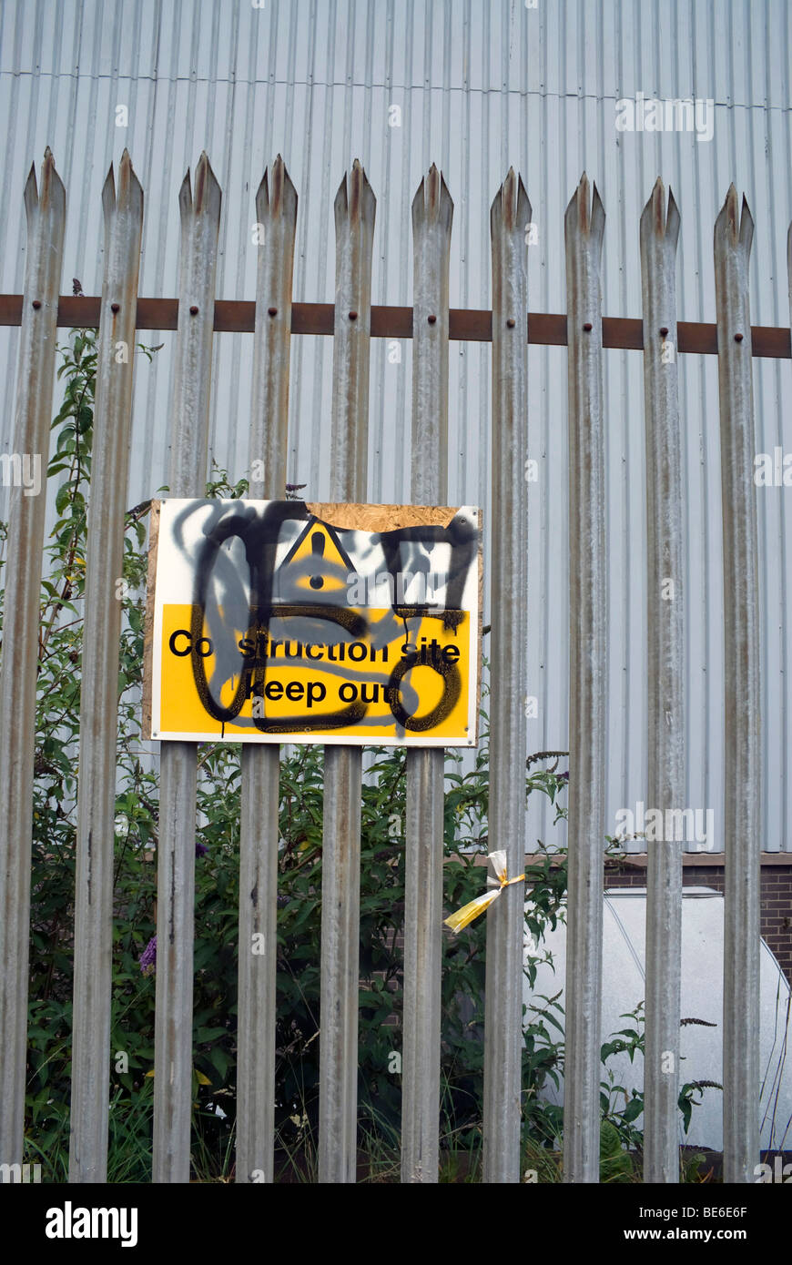 Graffiti covered keep out sign on metal railings Stock Photo - Alamy