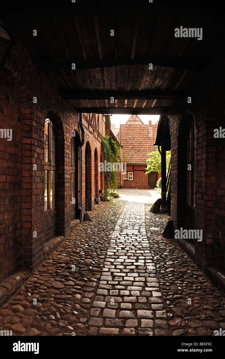 Old courtyard hi-res stock photography and images - Alamy