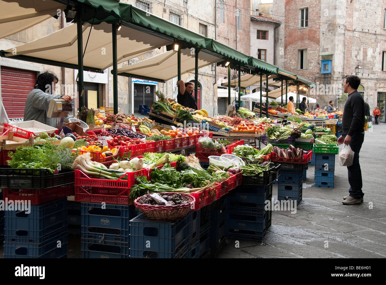 Street market near the University of Sapienza Pisa Stock Photo - Alamy