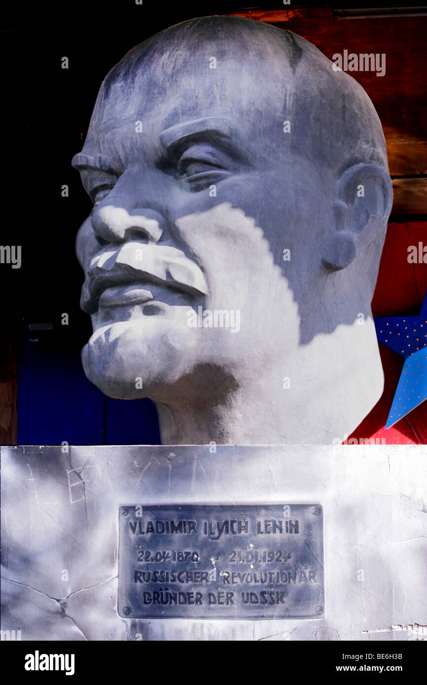 Bust of Lenin, Soviet revolutionary leader Stock Photo - Alamy
