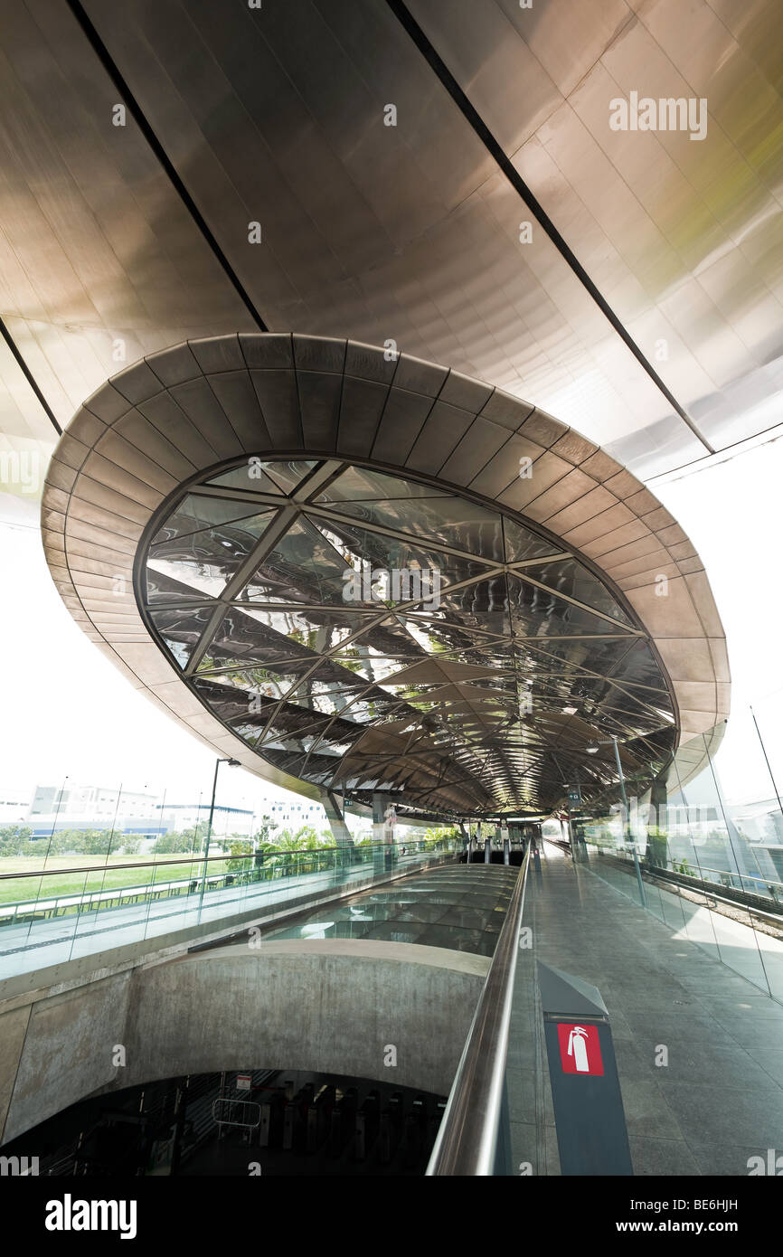 Singapore MRT, Expo Station, titanium roof. Sir Norman Foster and ...