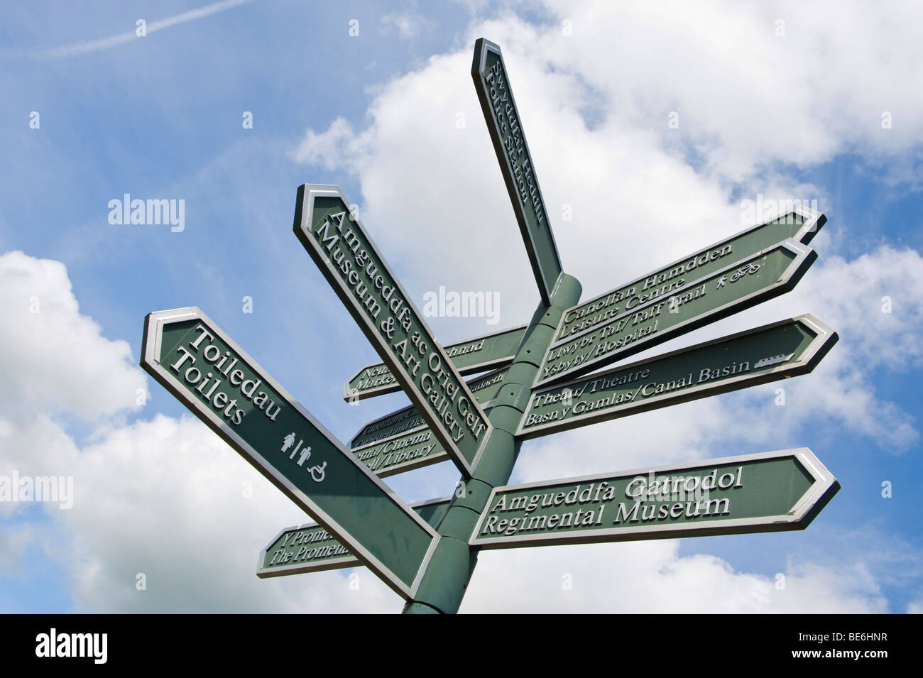 Tourist signs uk hi-res stock photography and images - Alamy