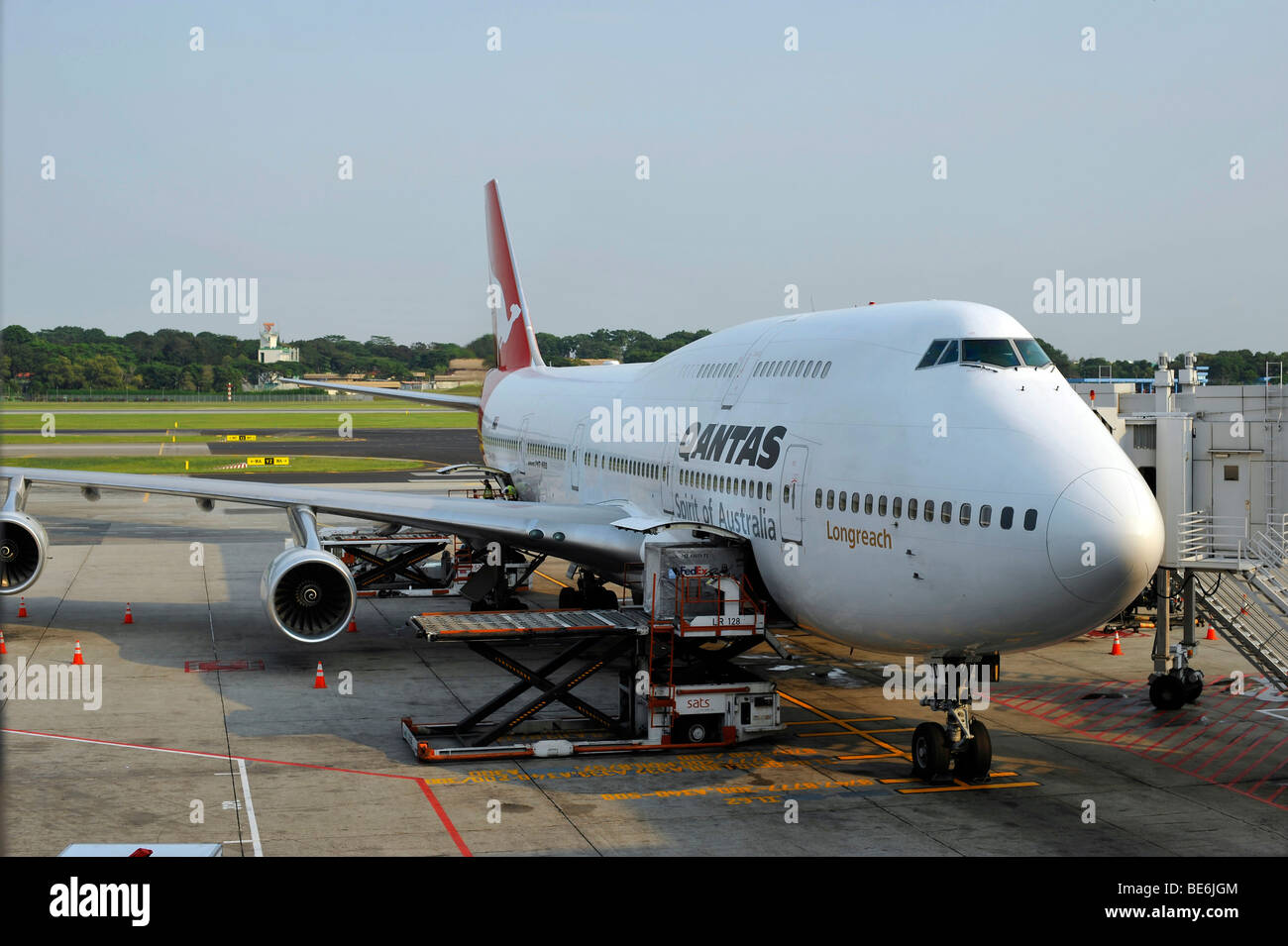 Pre-flight preparations of a Qantas Boeing 747-400, Singapore Changi ...
