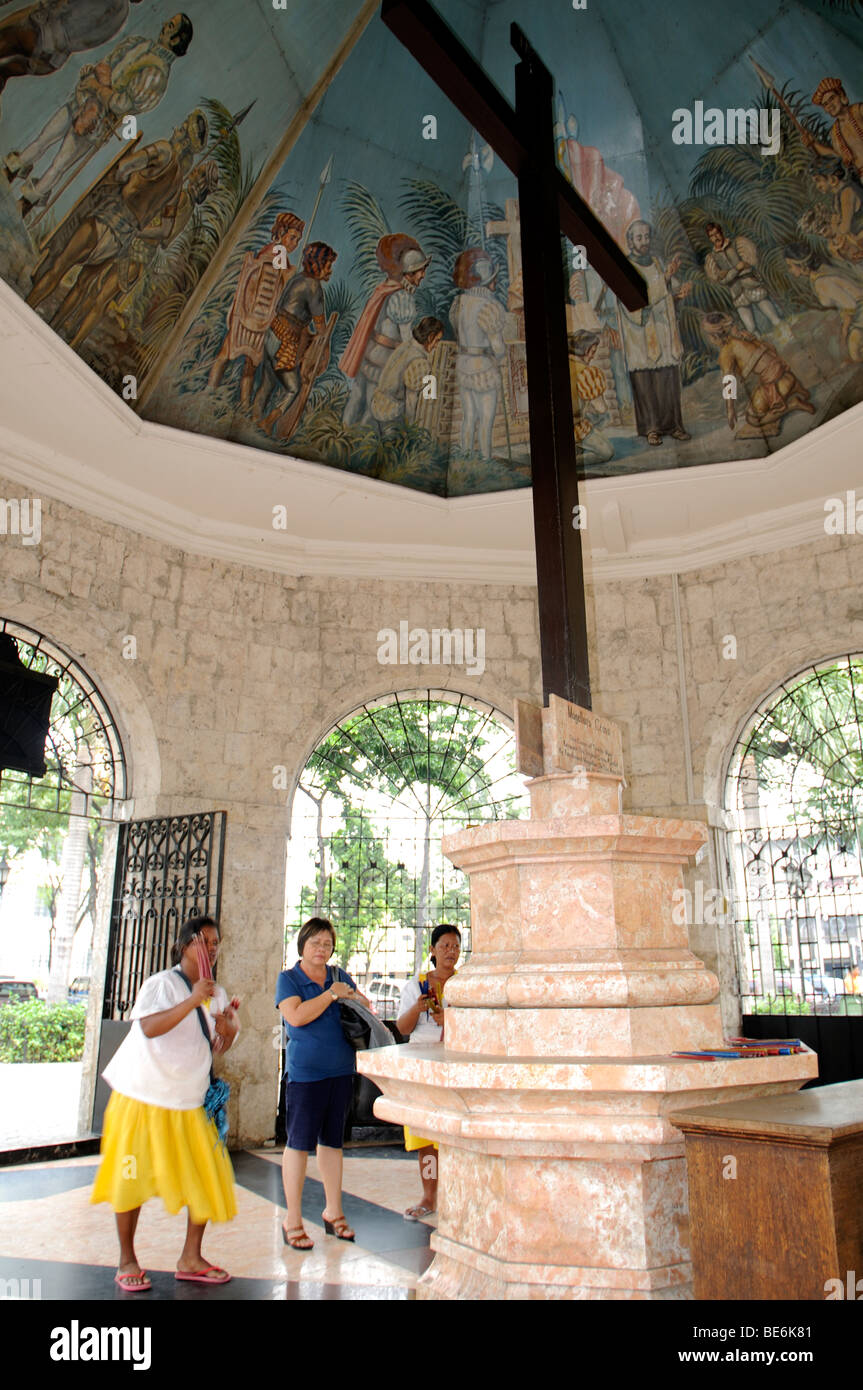 Magellan cross cebu city hi-res stock photography and images - Alamy