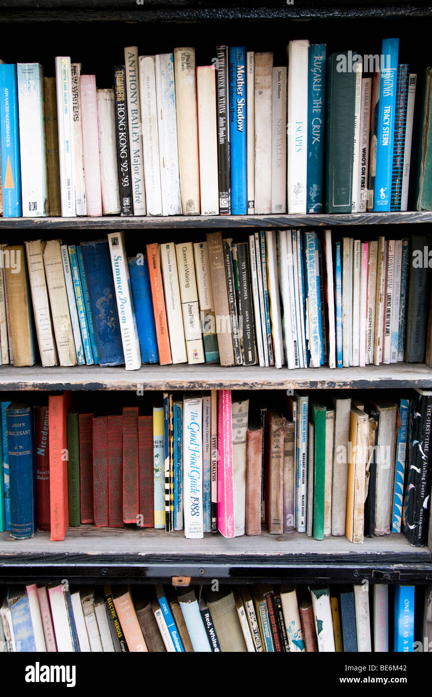 Secondhand bookshop display hi-res stock photography and images - Alamy