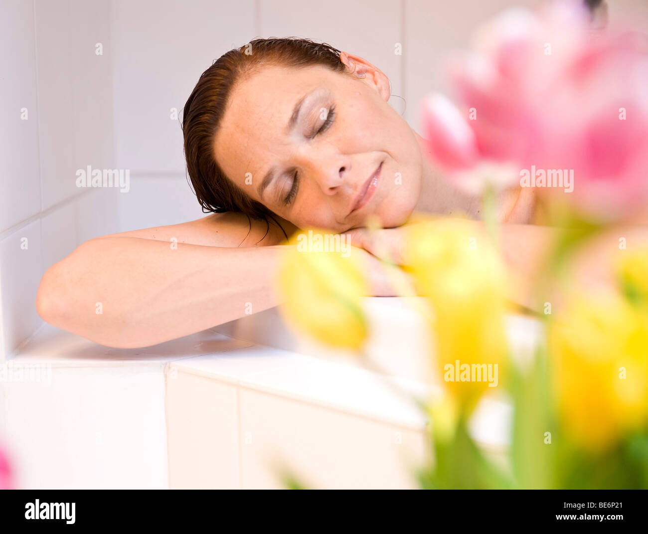 Woman relaxing in a bath tub Stock Photo - Alamy