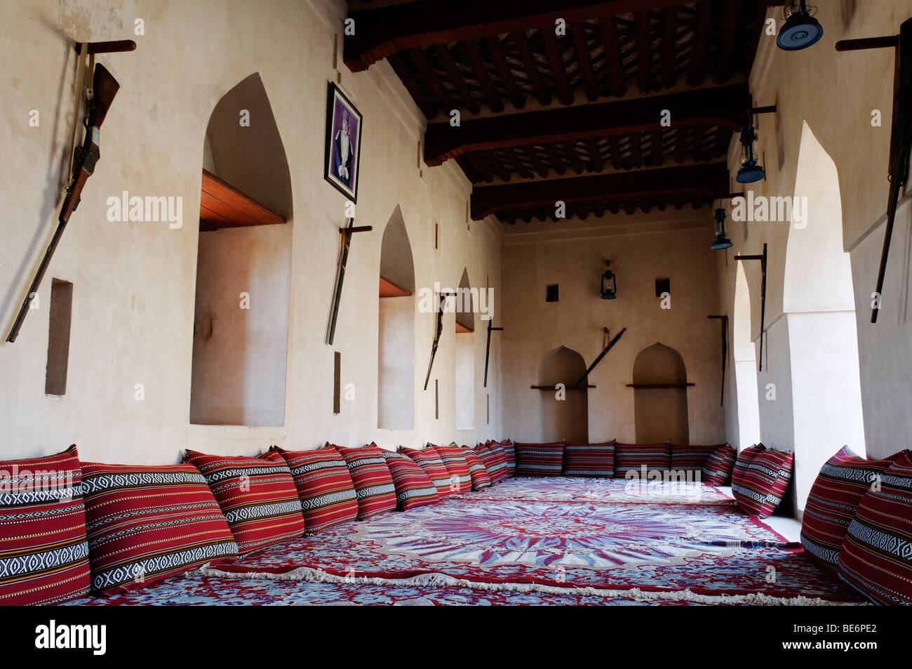 Traditional Arabian sittingroom, historic adobe fortification Jaalan ...