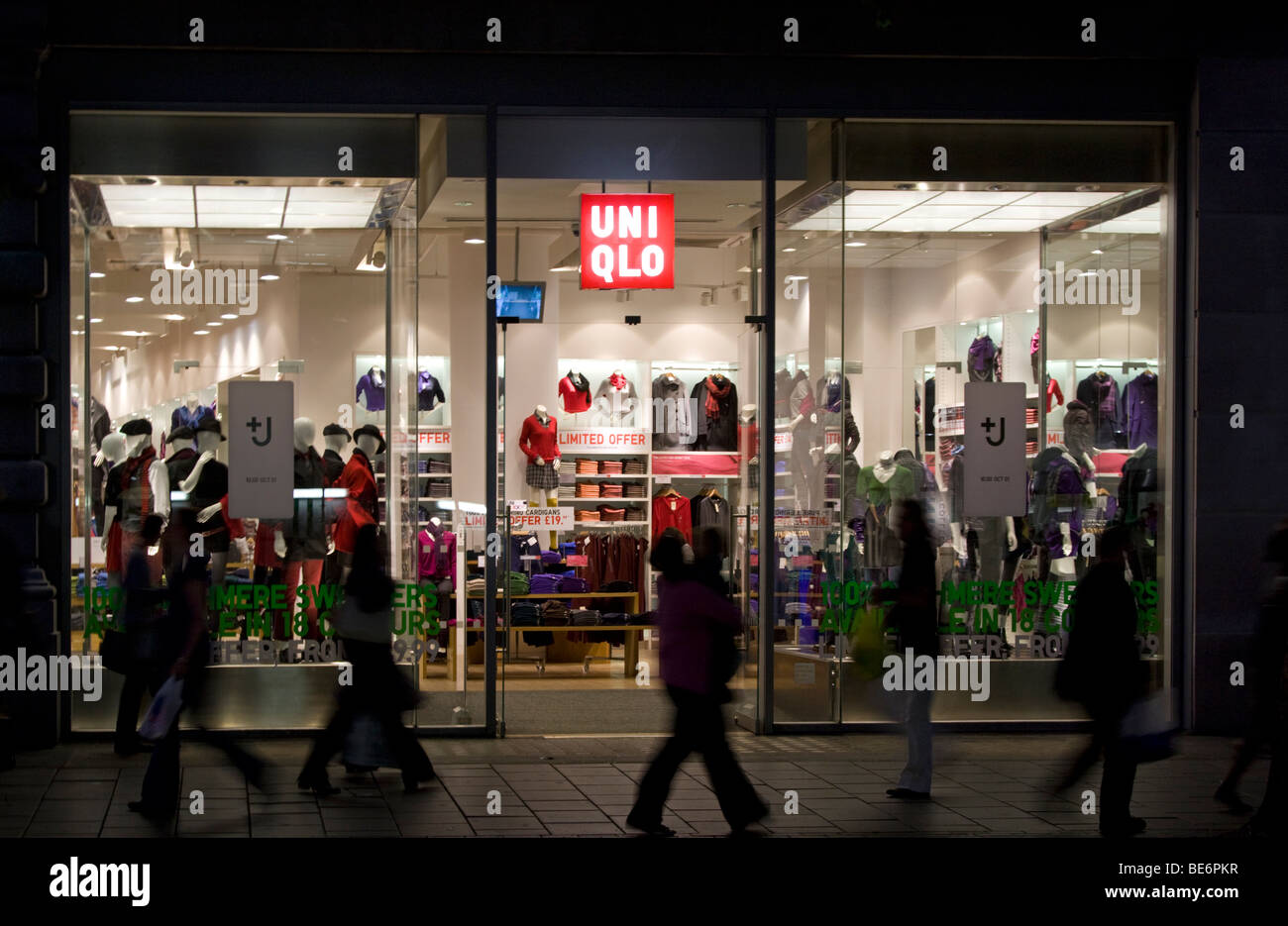 Uniqlo store exterior hi-res stock photography and images - Alamy