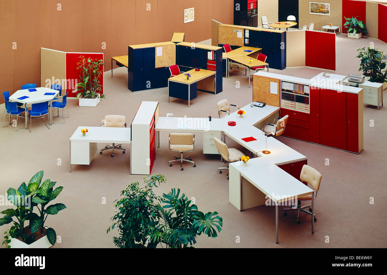 Seventies open space workplaces interior hi-res stock photography and ...