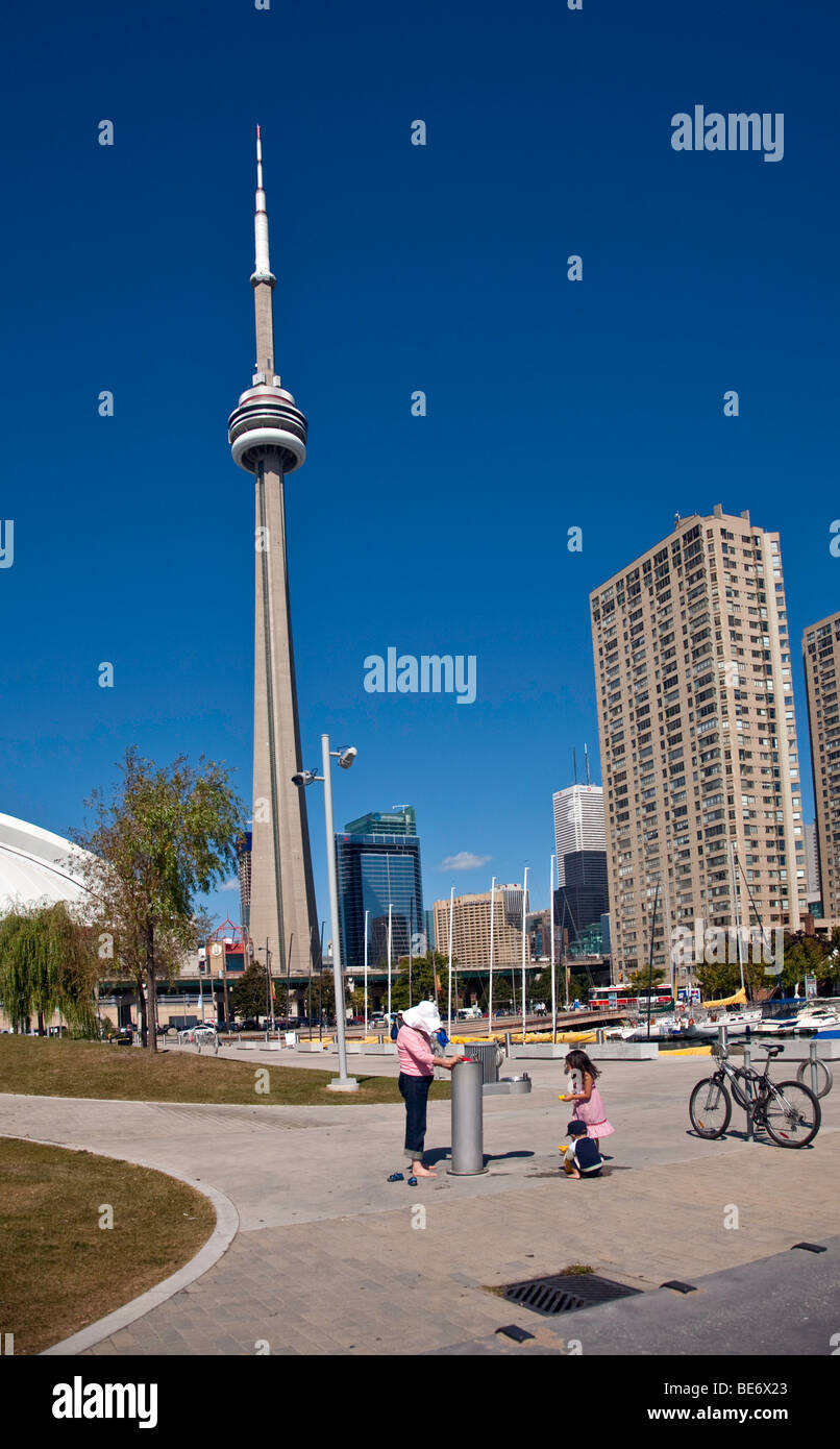 Worlds tallest free standing structure hi-res stock photography and ...