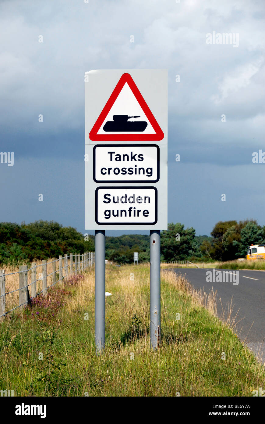 Tank crossing sign hi-res stock photography and images - Alamy
