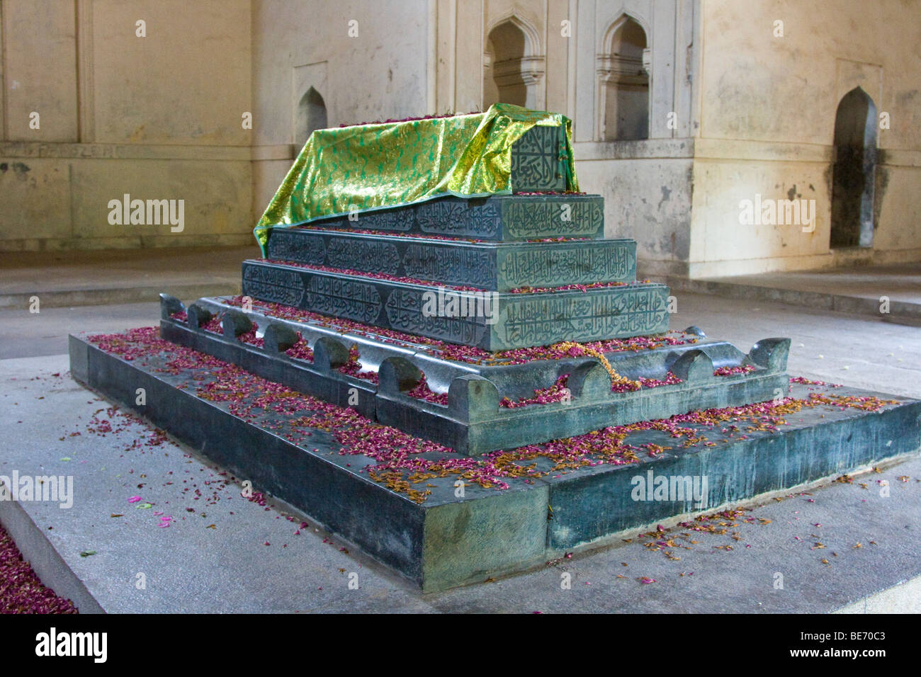 Sultan Mohammed Quli Qutb Tomb at the Qutb Shah Tombs in Golconda in ...