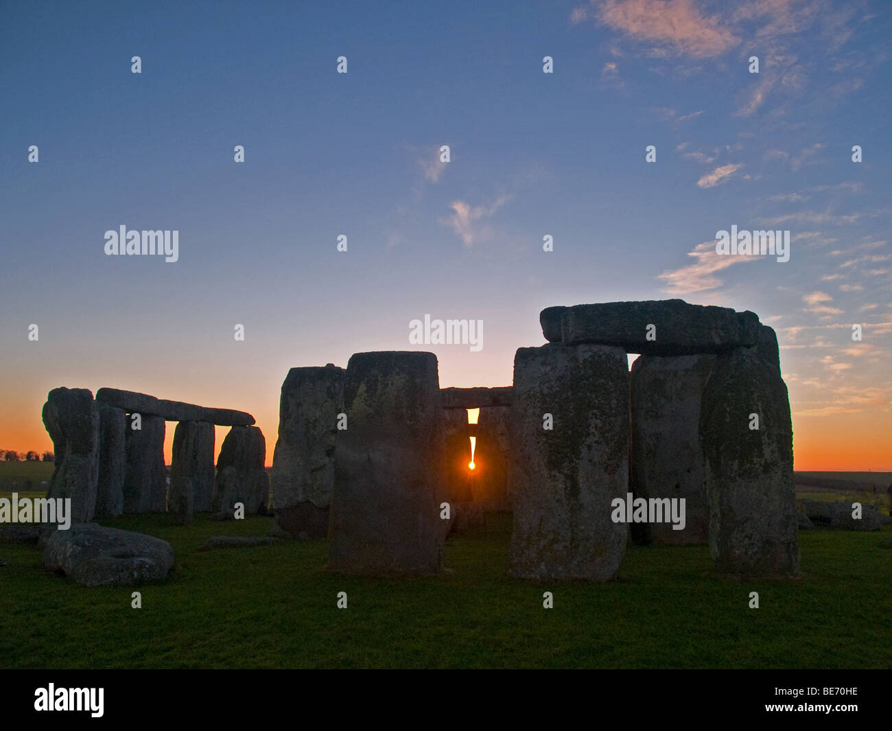 Stonehenge at sunrise hi-res stock photography and images - Alamy