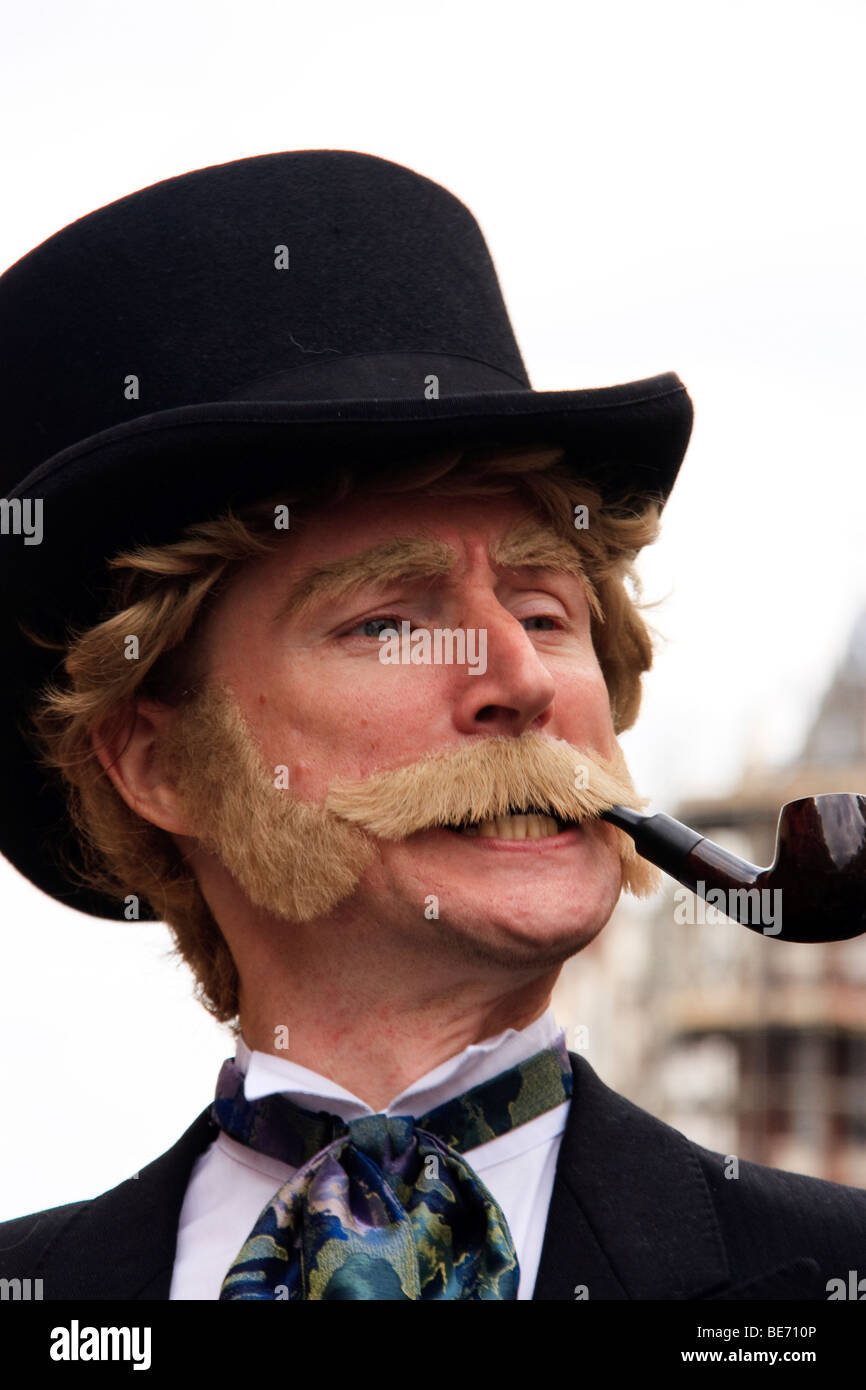 british man with his pipe Stock Photo: 25970022 - Alamy british man with his pipe Stock Photo: 25970022 - Alamy