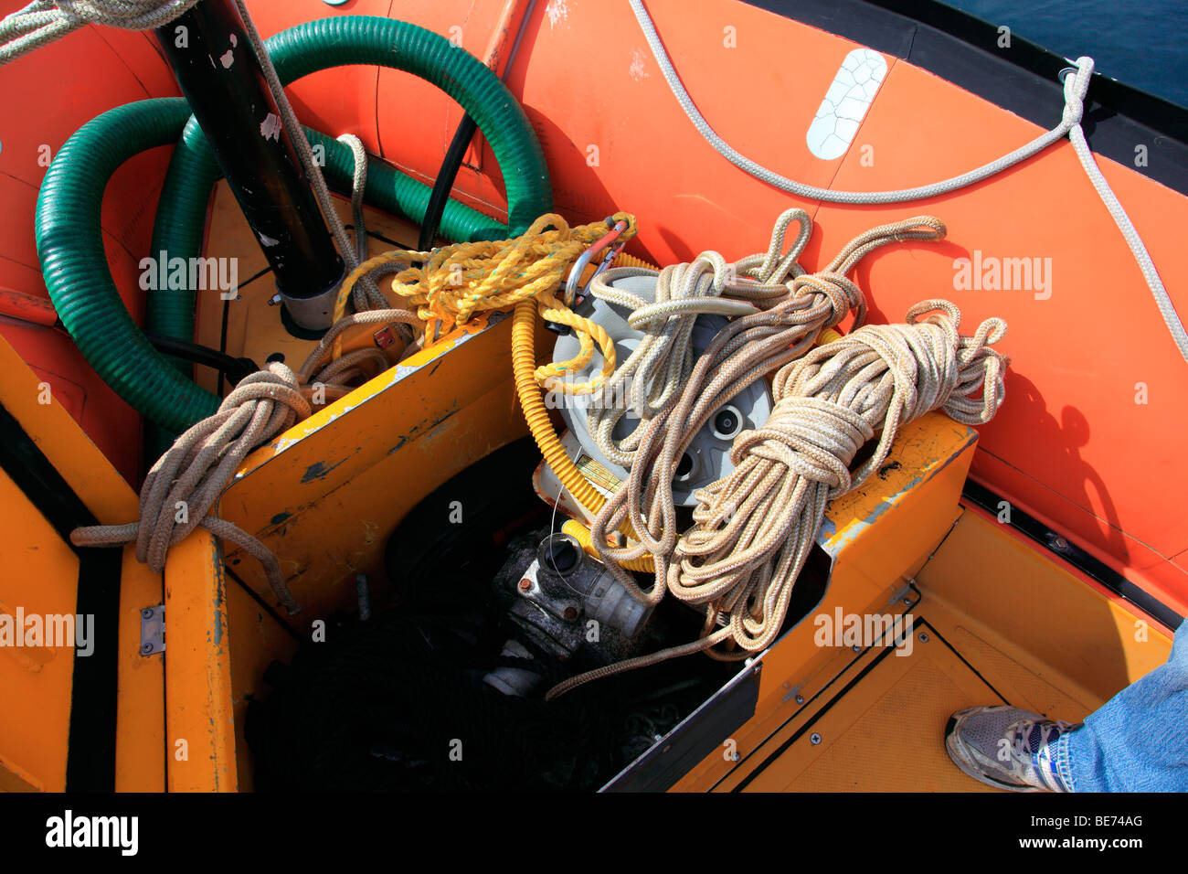 Tow ropes hi-res stock photography and images - Alamy