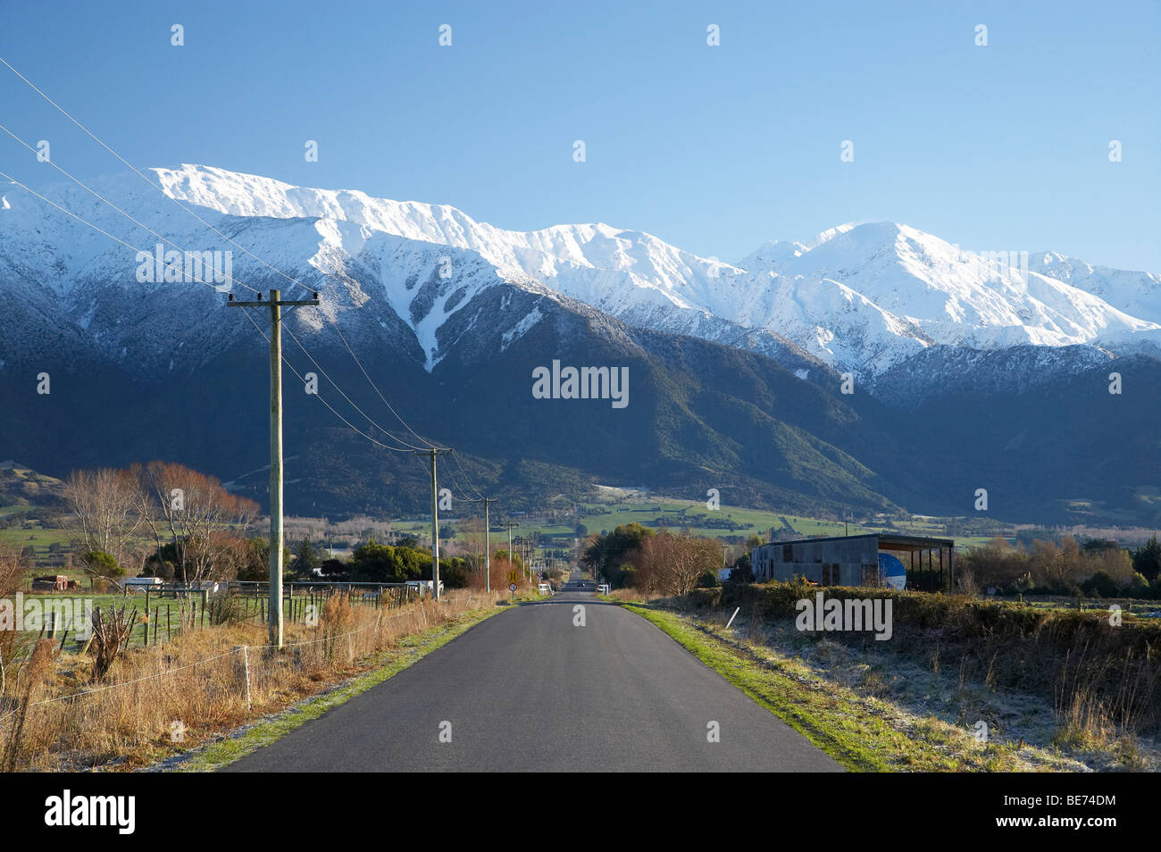 Country Road and Seaward Kaikoura Range, Kaikoura, South Island, New ...