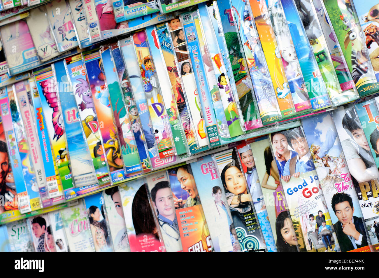 Magazine stand hi-res stock photography and images - Alamy
