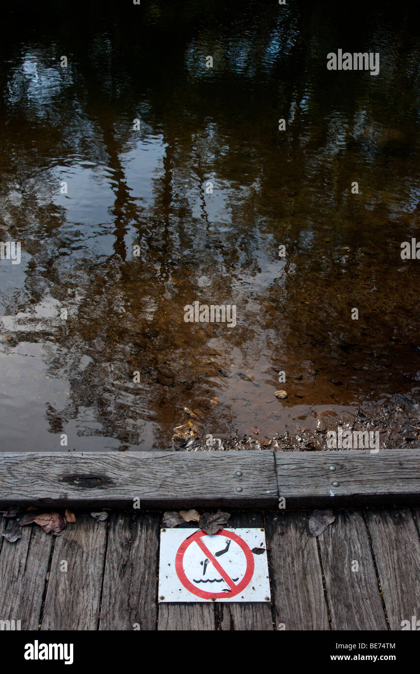 Diving signs hi-res stock photography and images - Alamy
