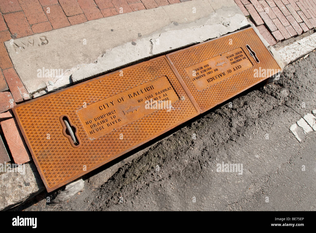 Storm water sign hi-res stock photography and images - Alamy