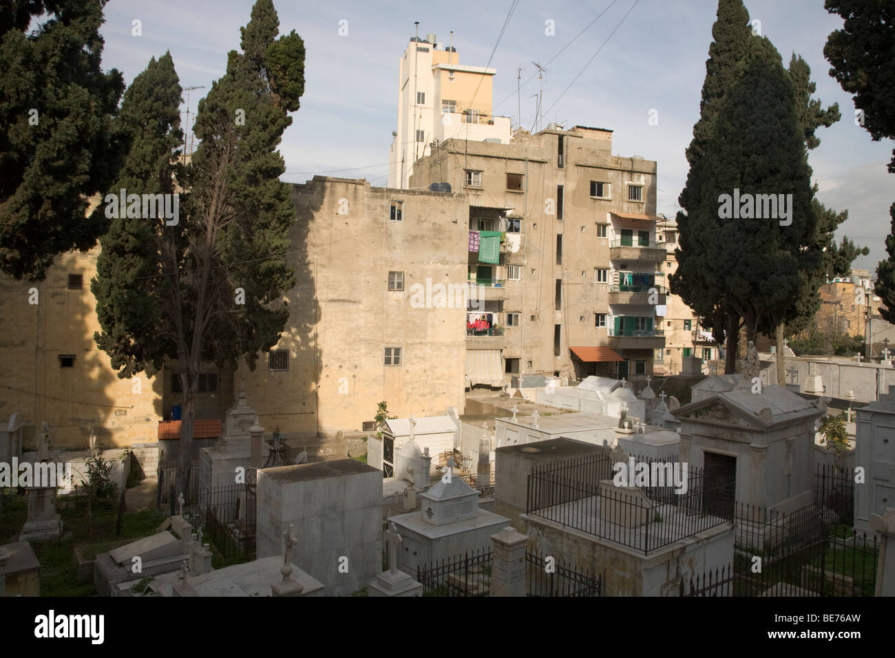 Flats overlooking cemetery hi-res stock photography and images - Alamy