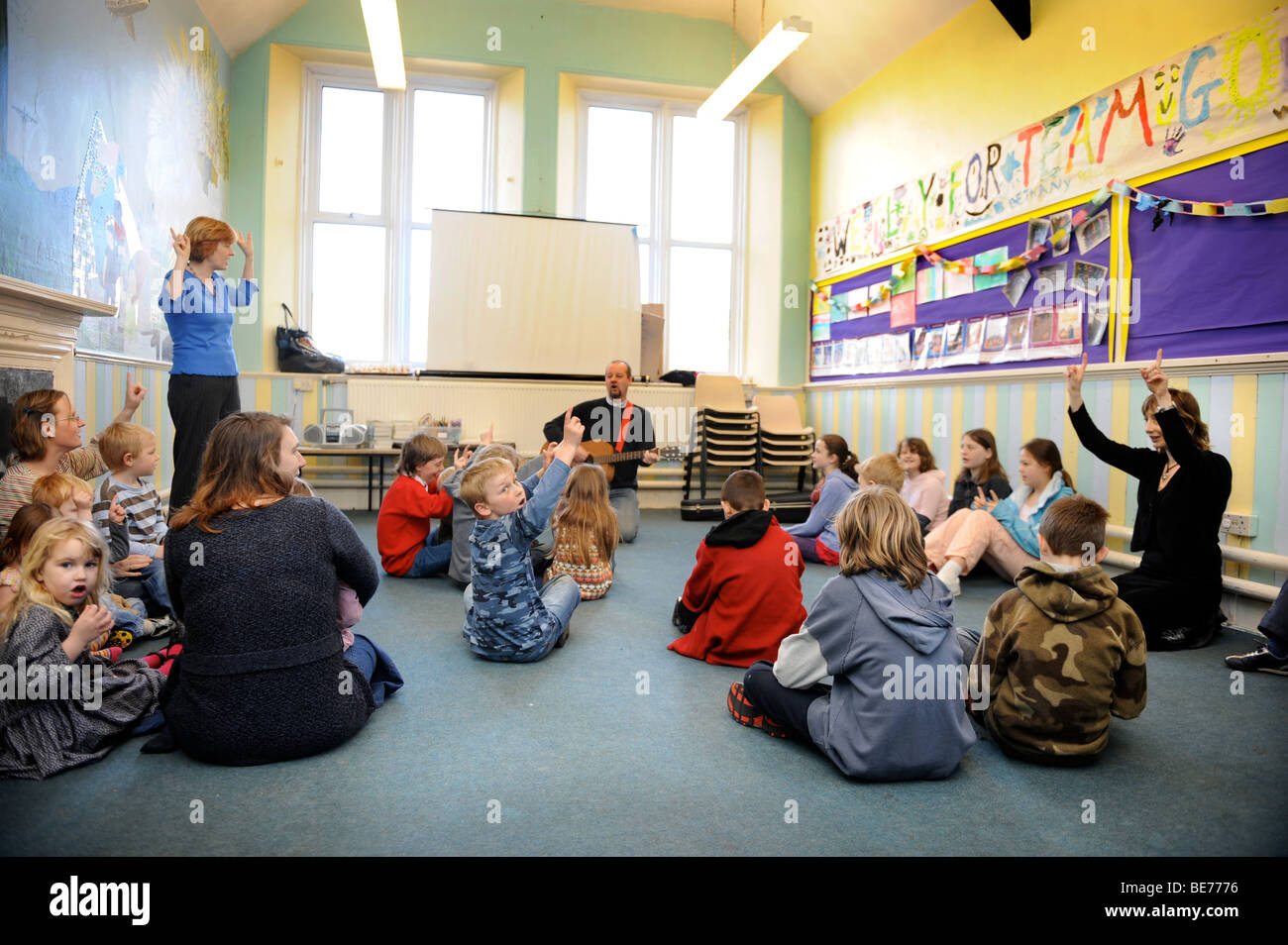 Children singing classroom hi-res stock photography and images - Alamy