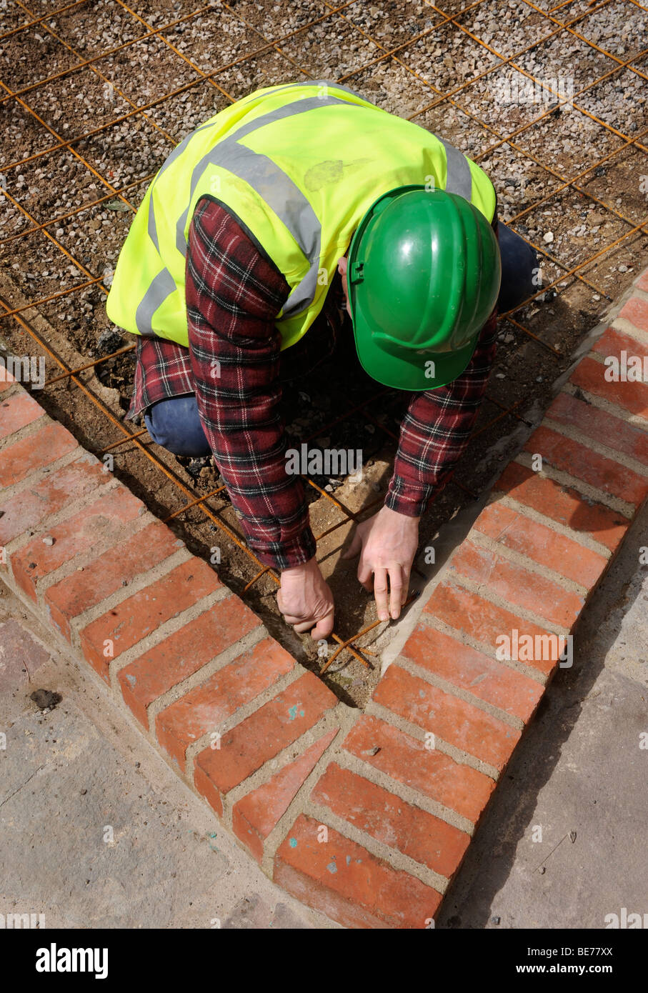 Concrete steel mesh hi-res stock photography and images - Alamy