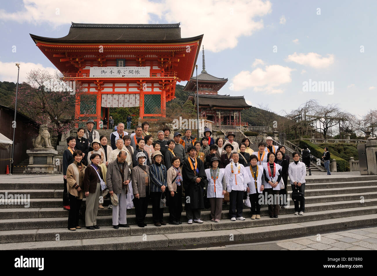 Pilgrim Group, Kiyomizu-dera temple, Kyoto, Japan, Asia Stock Photo - Alamy