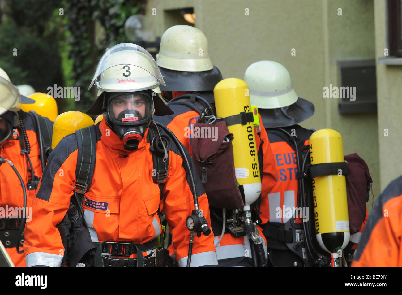 Firefighter mask tank hi-res stock photography and images - Alamy
