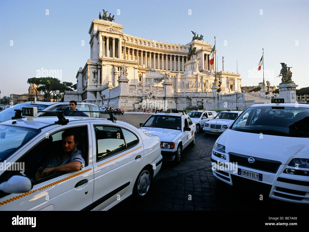 Taxi stand, National Monument Vittorio Emanuele II, Piazza Venezia ...