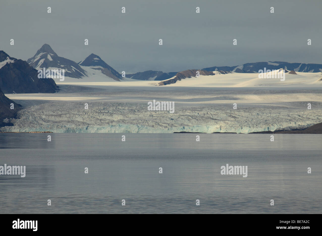 Glacier svalbard arctic landscape hi-res stock photography and images ...