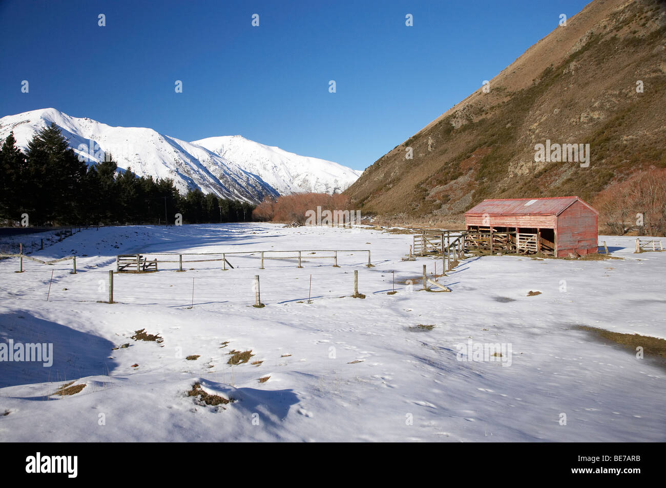 Farm building new zealand hi-res stock photography and images - Alamy