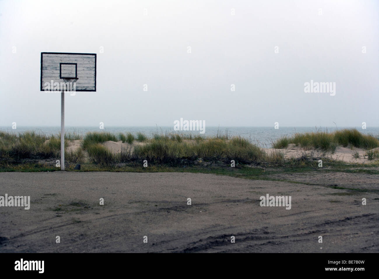 Basketball am strand hi-res stock photography and images - Alamy