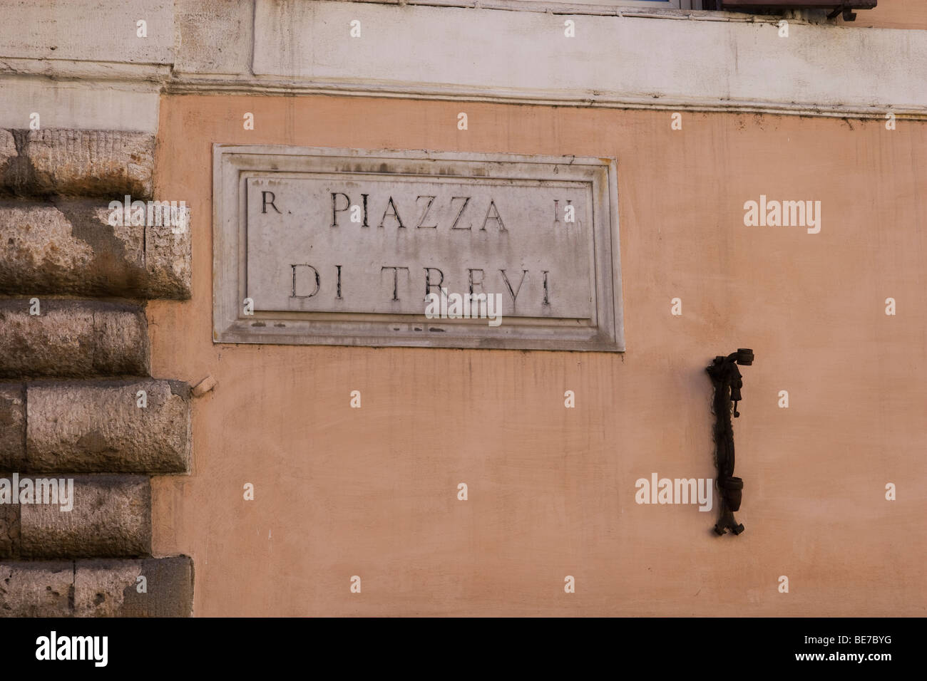 Trevi square hi-res stock photography and images - Alamy