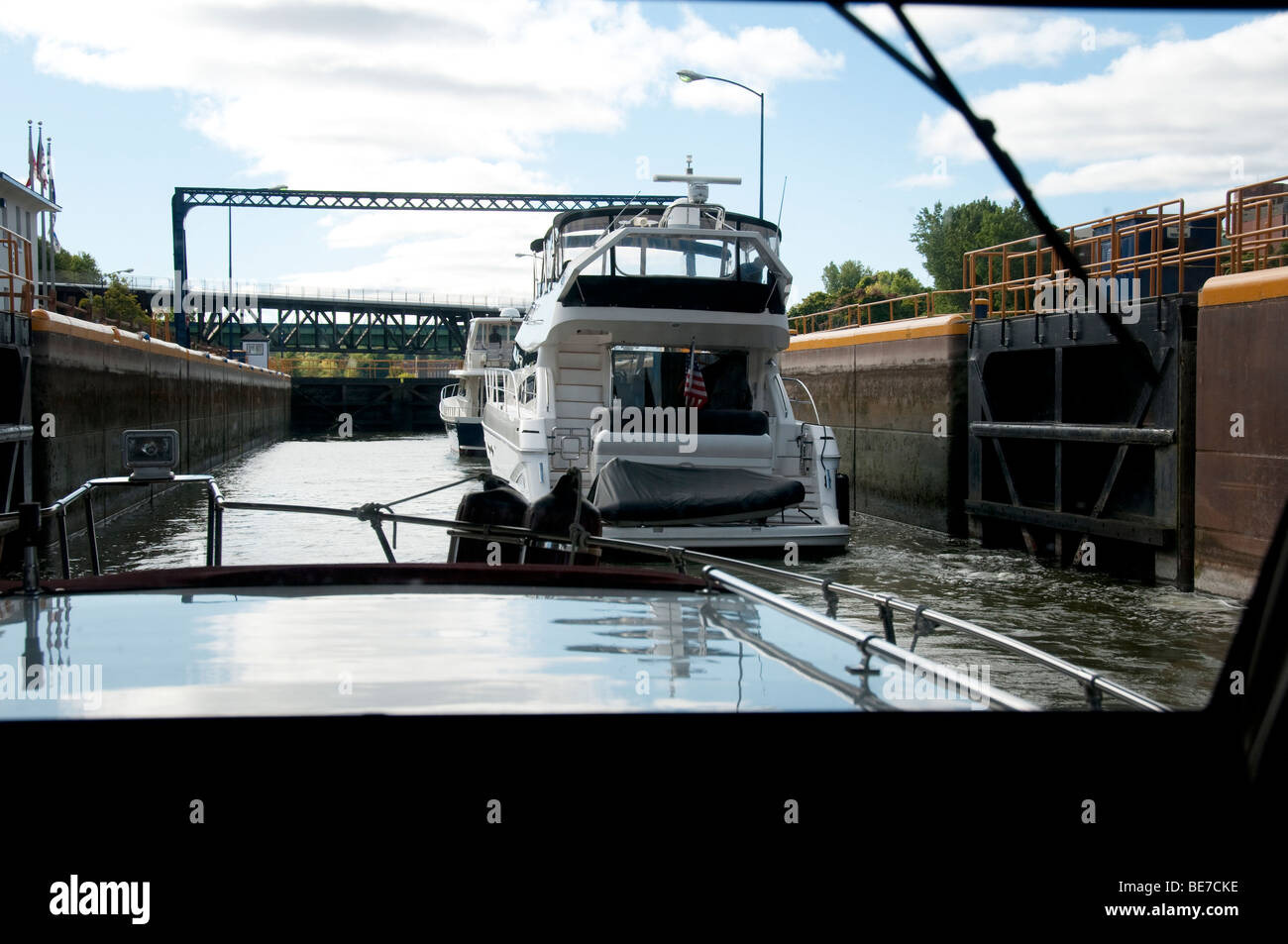 Empty canal lock hi-res stock photography and images - Alamy