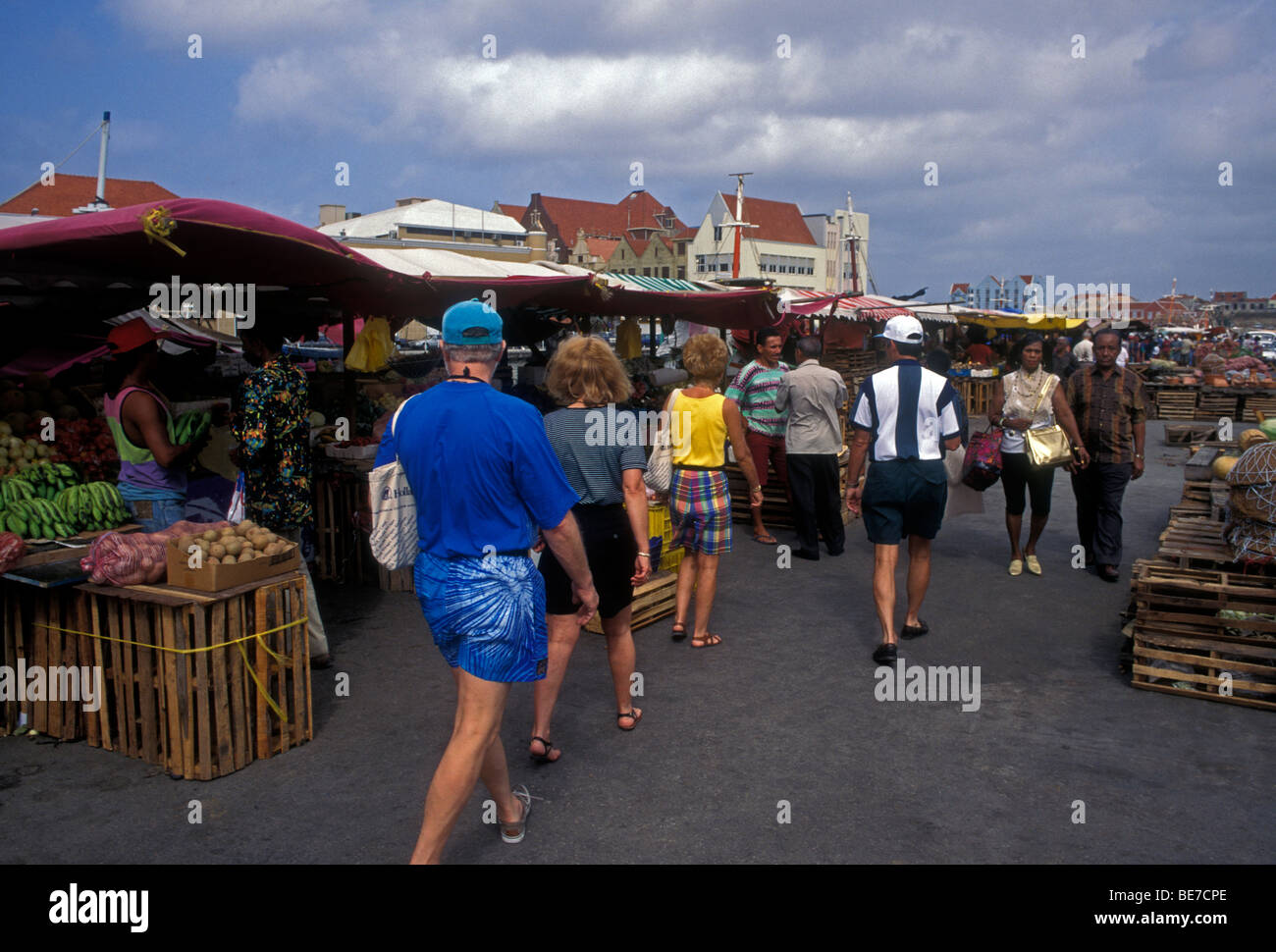 people, tourists, tour group, shore excursion, shoppers, shopping ...