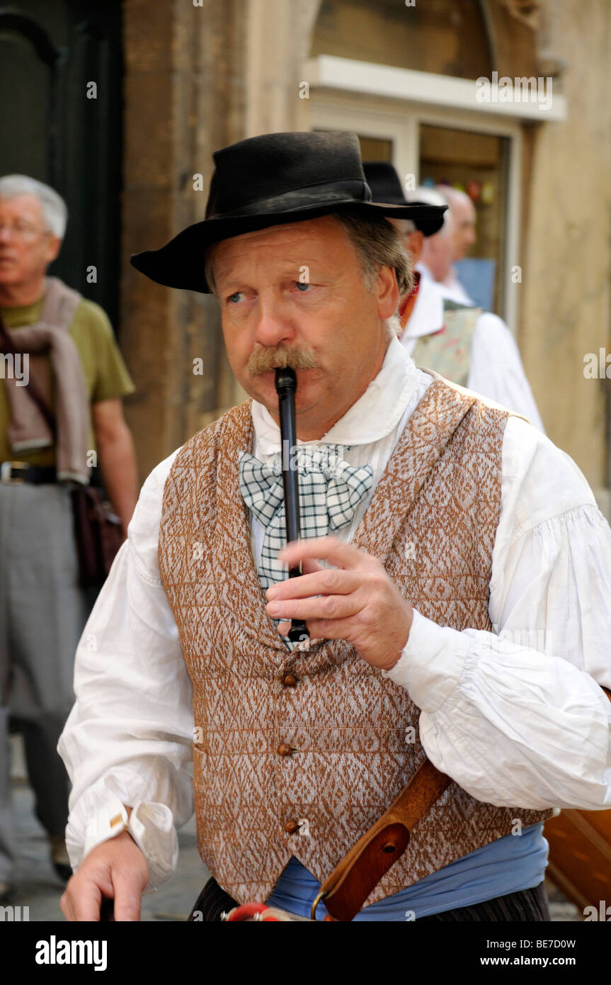 Aix de Provence residents dress in traditional peasant clothes Stock ...