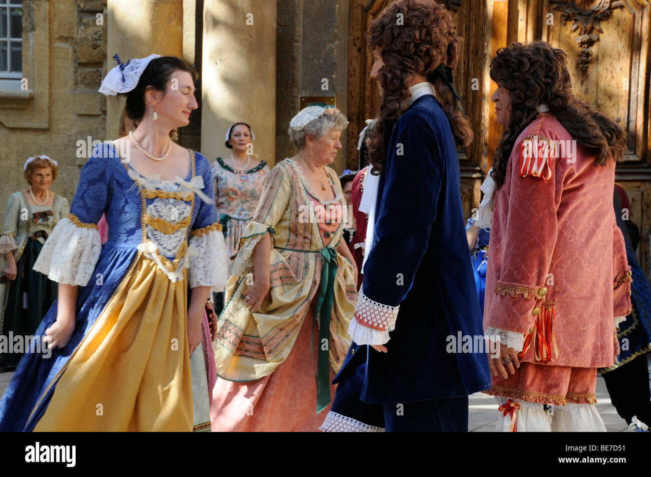 Provence traditional dance hi-res stock photography and images - Alamy
