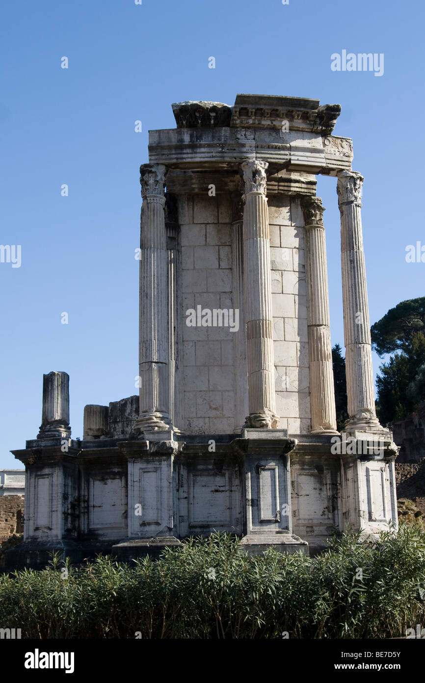 Temple of Vesta in the ruins of the ancient roman forum romanum, Rome ...