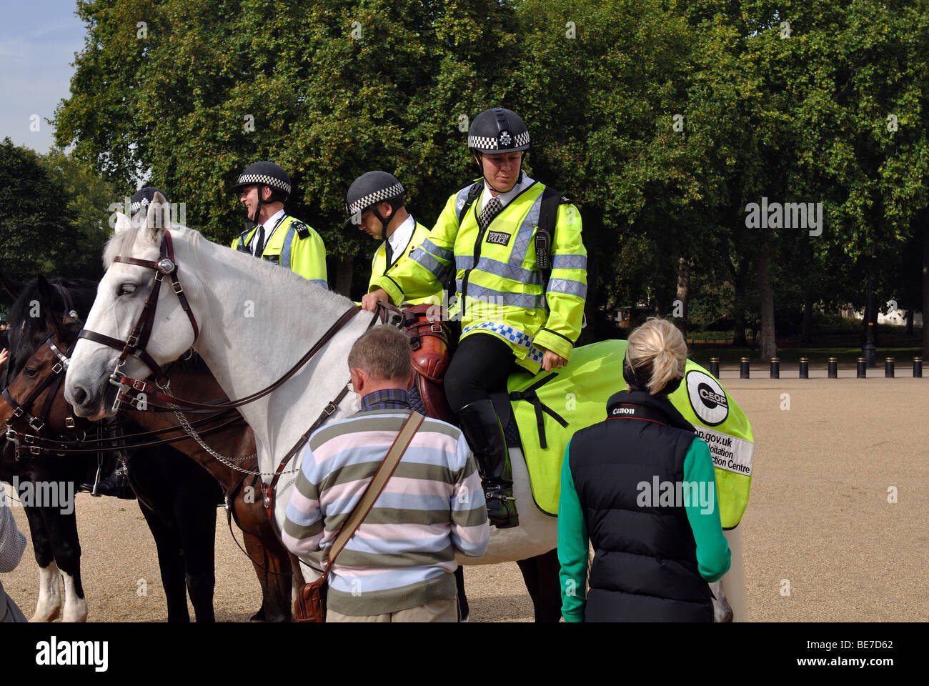 London england uk mounted police hi-res stock photography and images ...