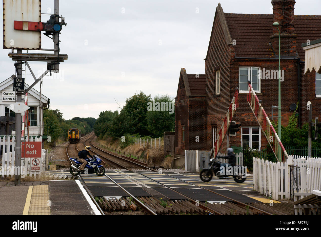 Two level crossing hi-res stock photography and images - Alamy