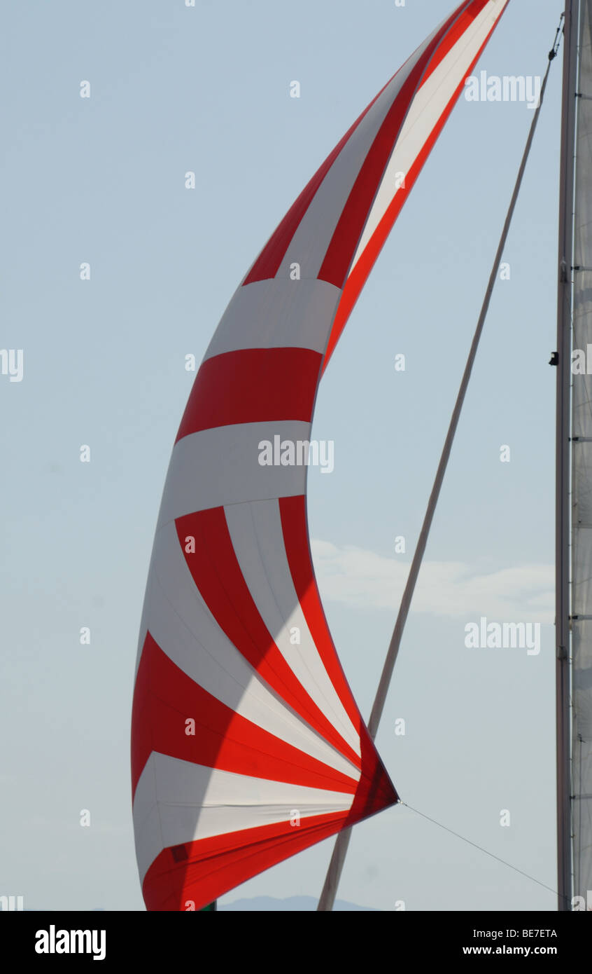 White and red sail hi-res stock photography and images - Alamy