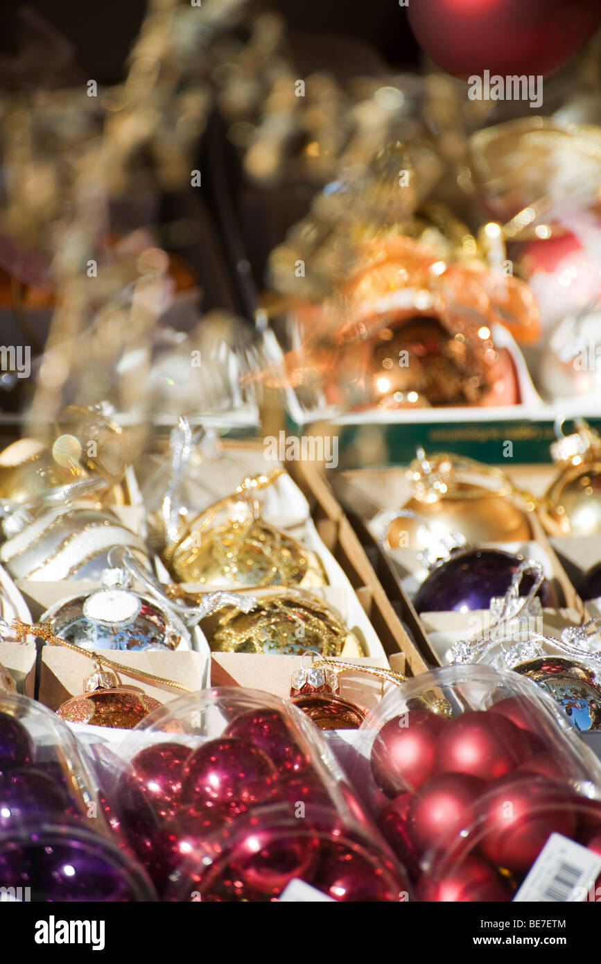 Pack up christmas decorations hi-res stock photography and images - Alamy
