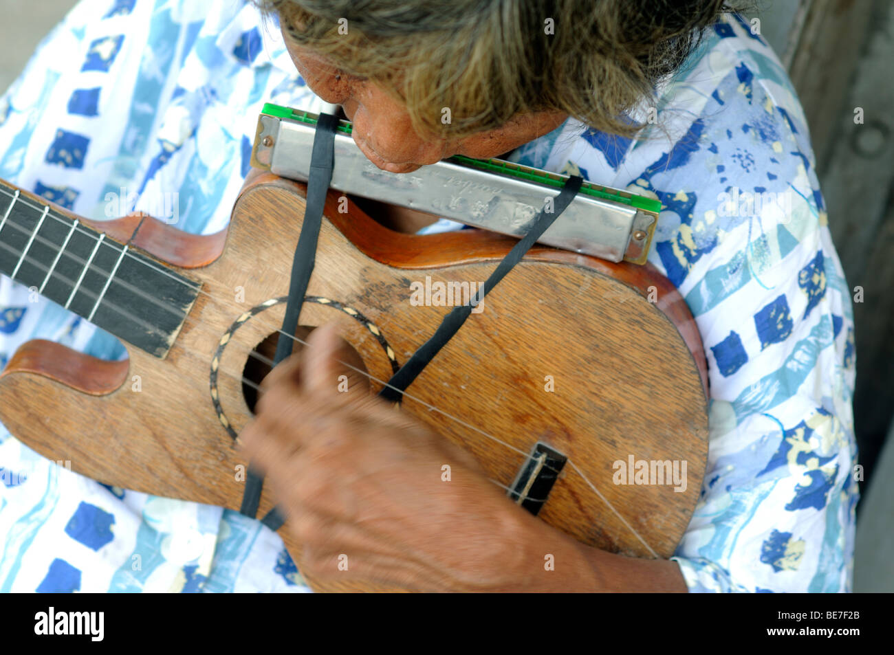 busker tagbilaran bohol philippines Stock Photo - Alamy