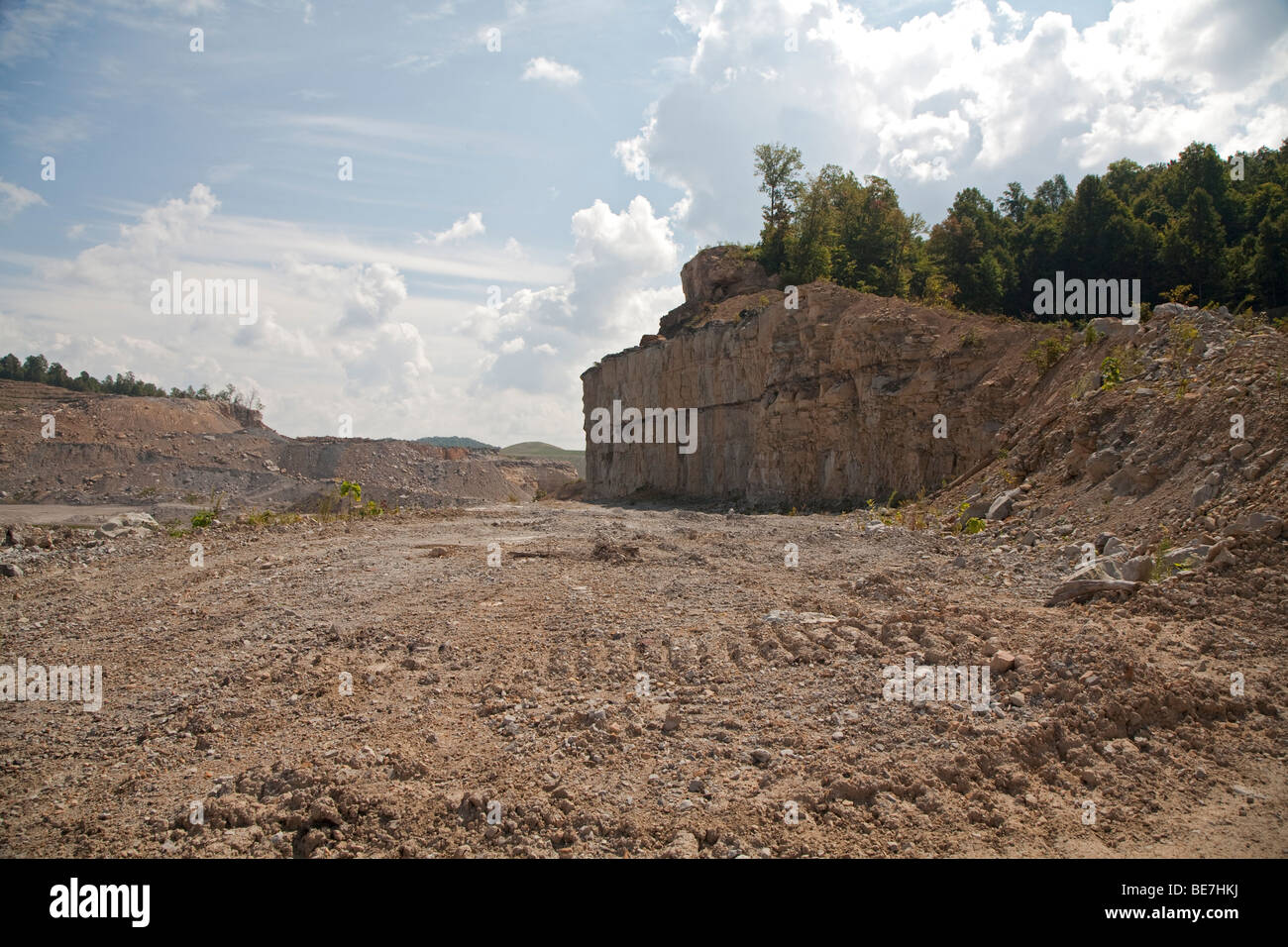 Mine removal hi-res stock photography and images - Alamy