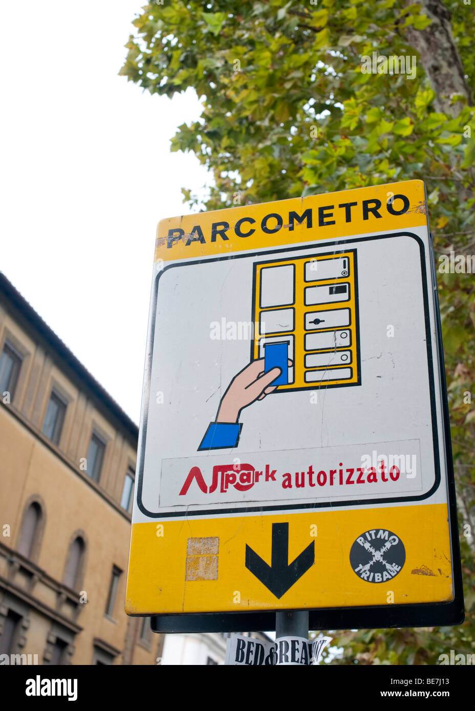 A battered parking meter (Parcometro) sign in Rome, Italy Stock Photo ...