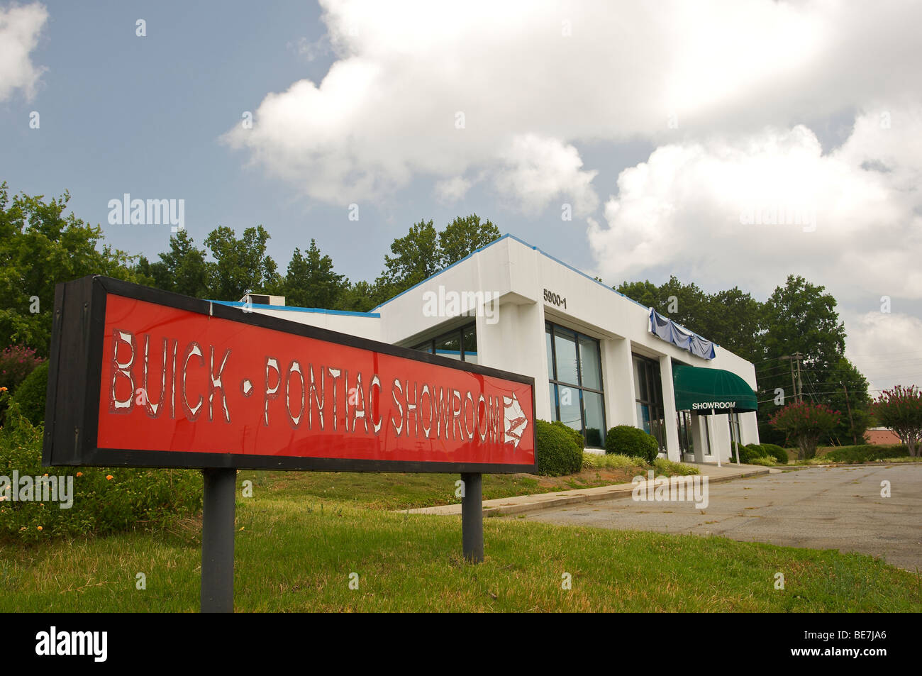 Vacant General Motors Closed Dealership Stock Photo - Alamy
