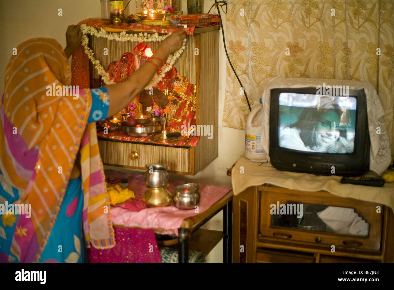 Hindu home shrine hi-res stock photography and images - Alamy