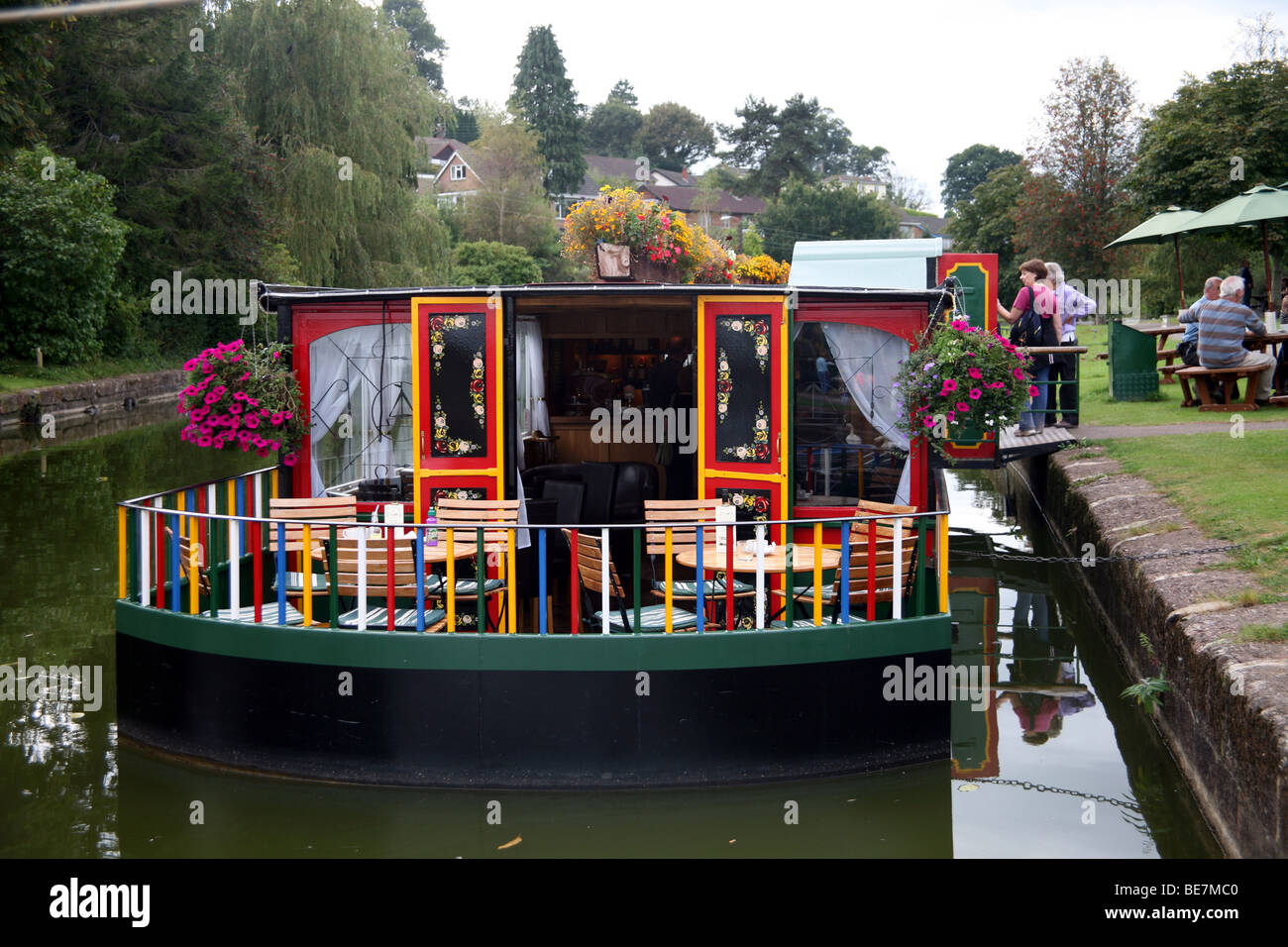 The Ducks’ Ditty Floating Café Bar on the Tiverton canal Stock Photo ...