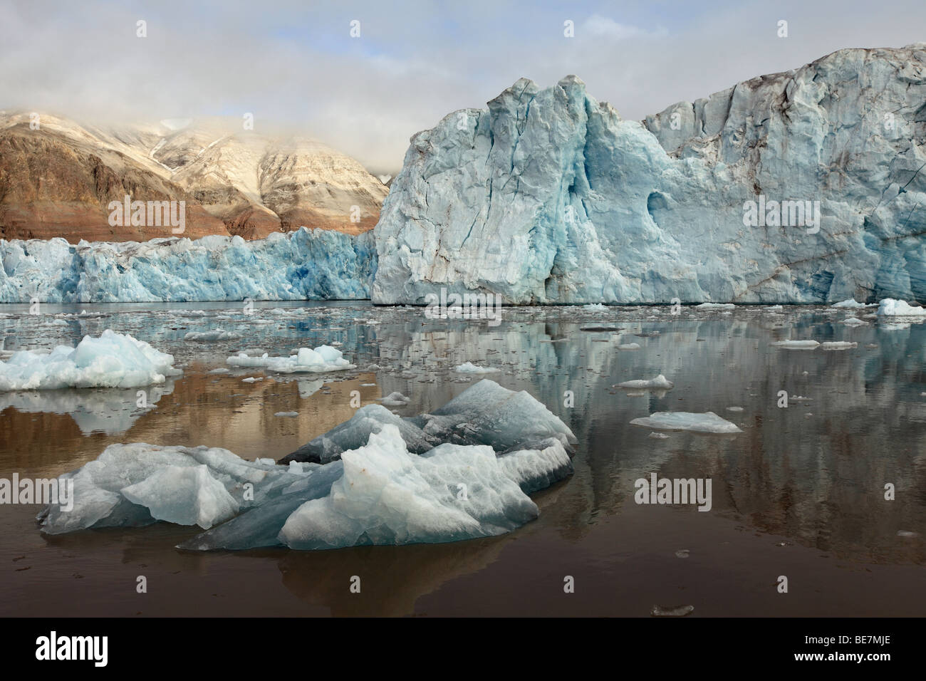Arctic Glacier Ice Melting in Svalbard KongsFjorden Stock Photo - Alamy