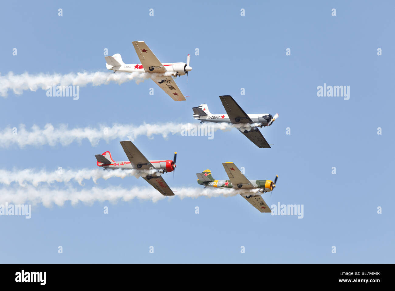 Airplanes flying together red hi-res stock photography and images - Alamy